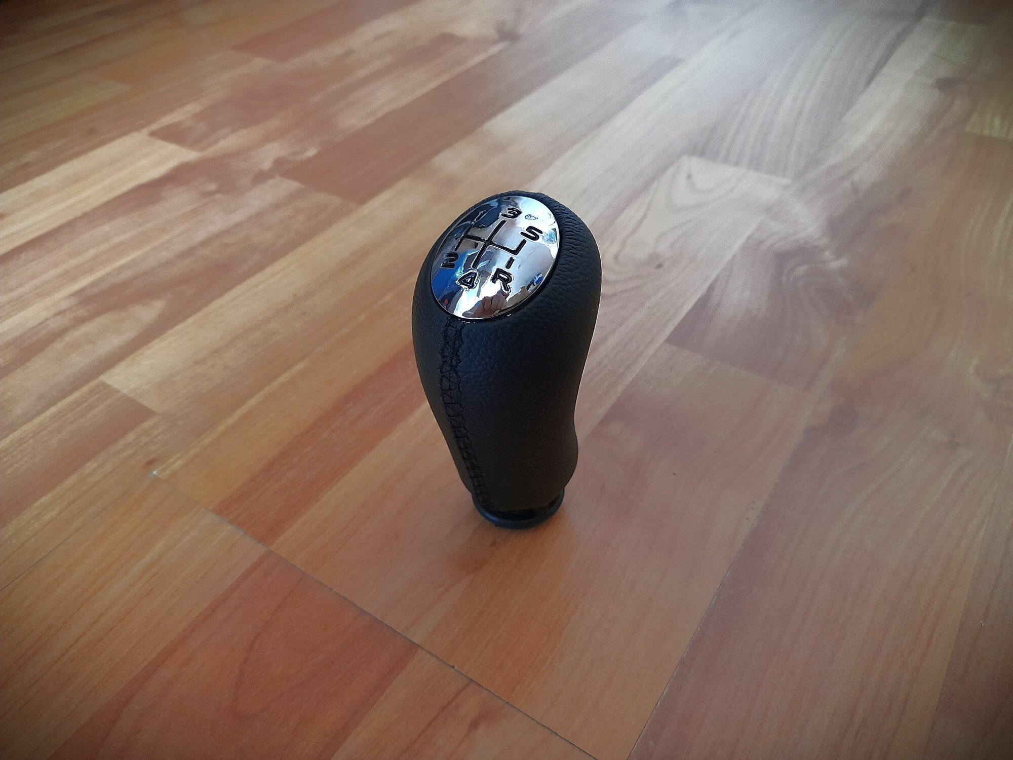 Ручка рукоять кожаная МКПП на Рено Меган 2 (2002-2009 г. в.), Сандеро, Клио 3, Сценик, Кангу