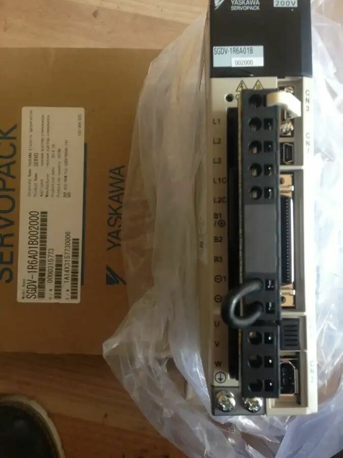 Модуль Yaskawa SGDV-1R6A01B002000 — фото 1