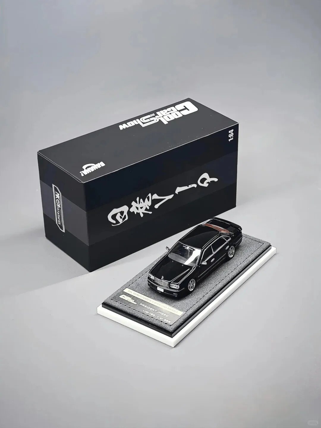 Модель автомобиля BBURAGO Nissan President VIP Style, черный, 1:64