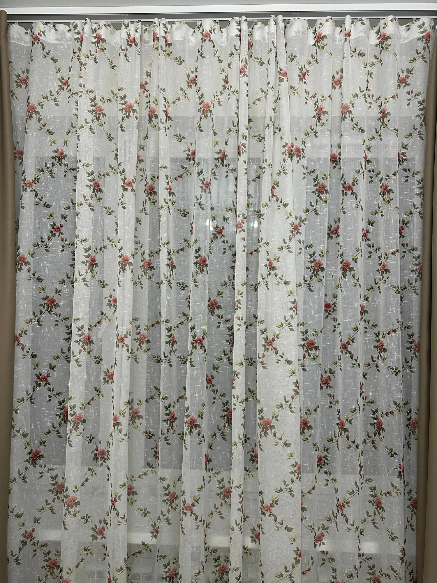 Белый льняной тюль "Красная симфония" с цветочным узором (красные маки) с утяжелителем, размер 300 240 см, шторная лента