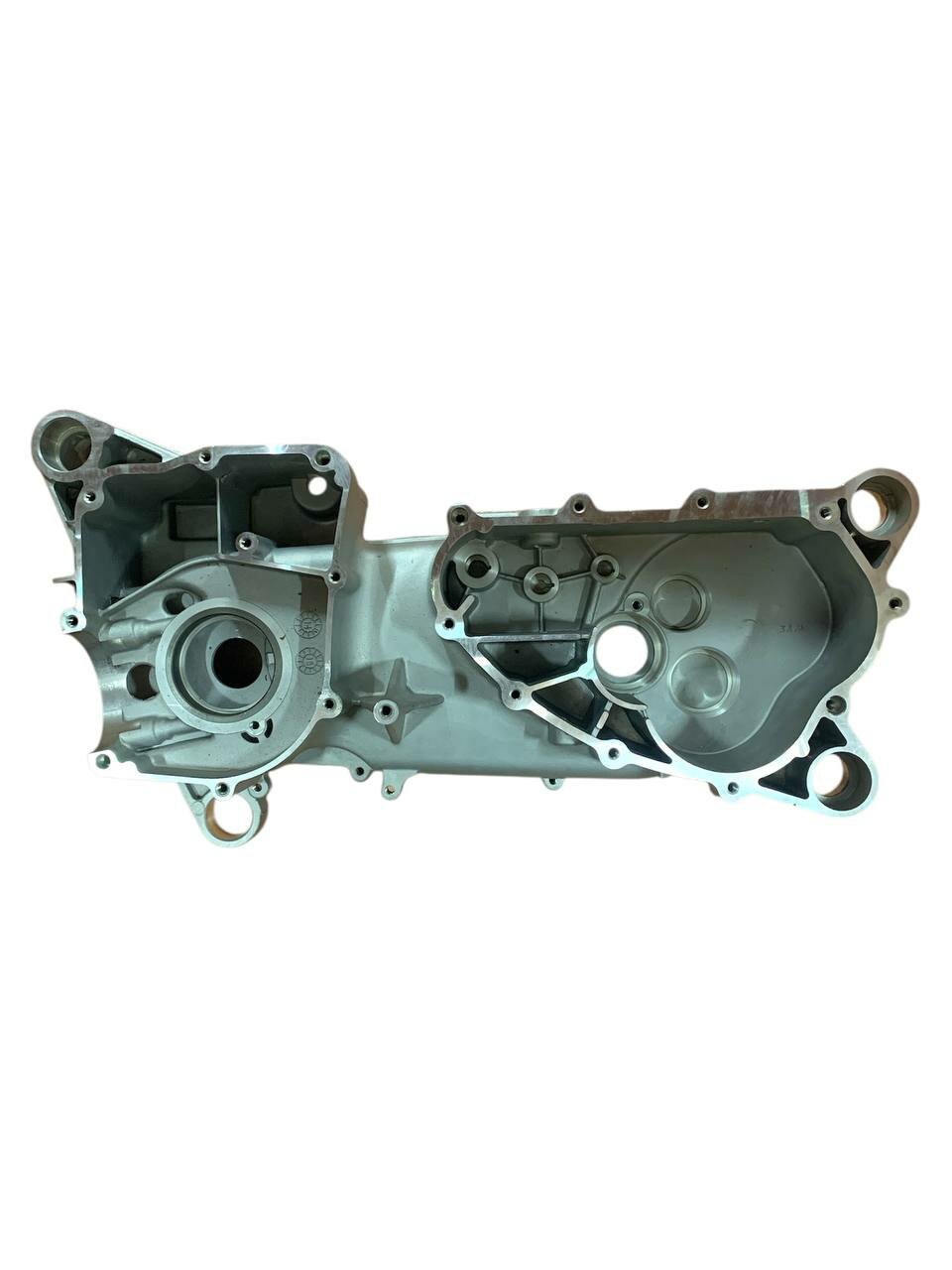 Картер двигателя, левая половина 161QMK н/обр