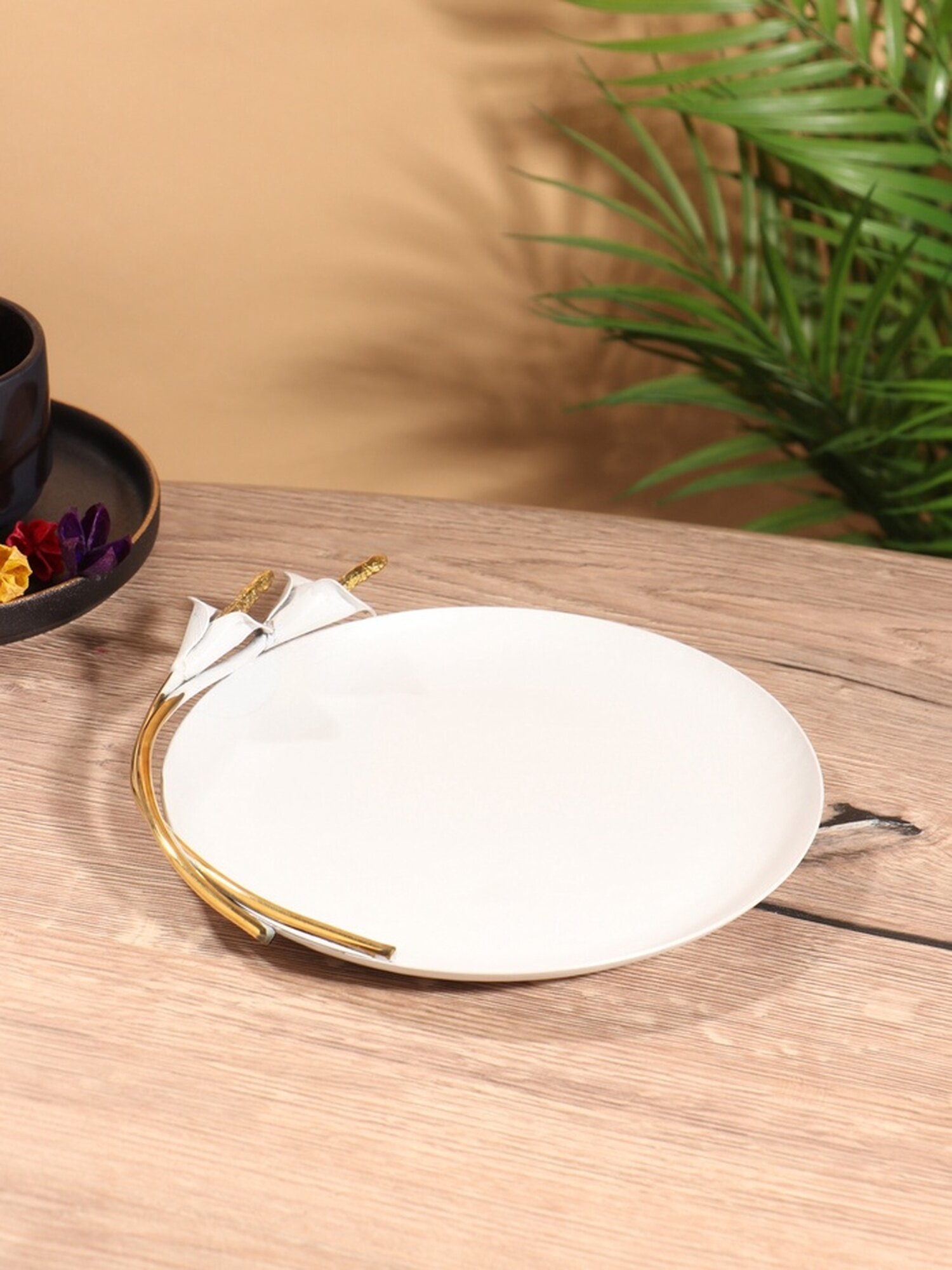 Блюдо сервировочное круглое "Белые каллы" белое с золотом. нержавеющая сталь 21х21,5х4 см