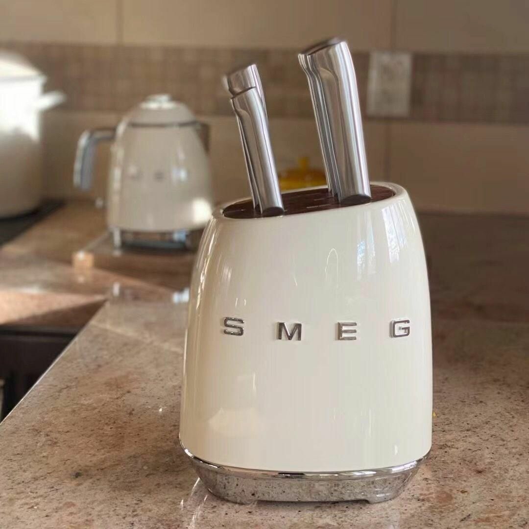 Набор кухонных ножей Smeg -jua