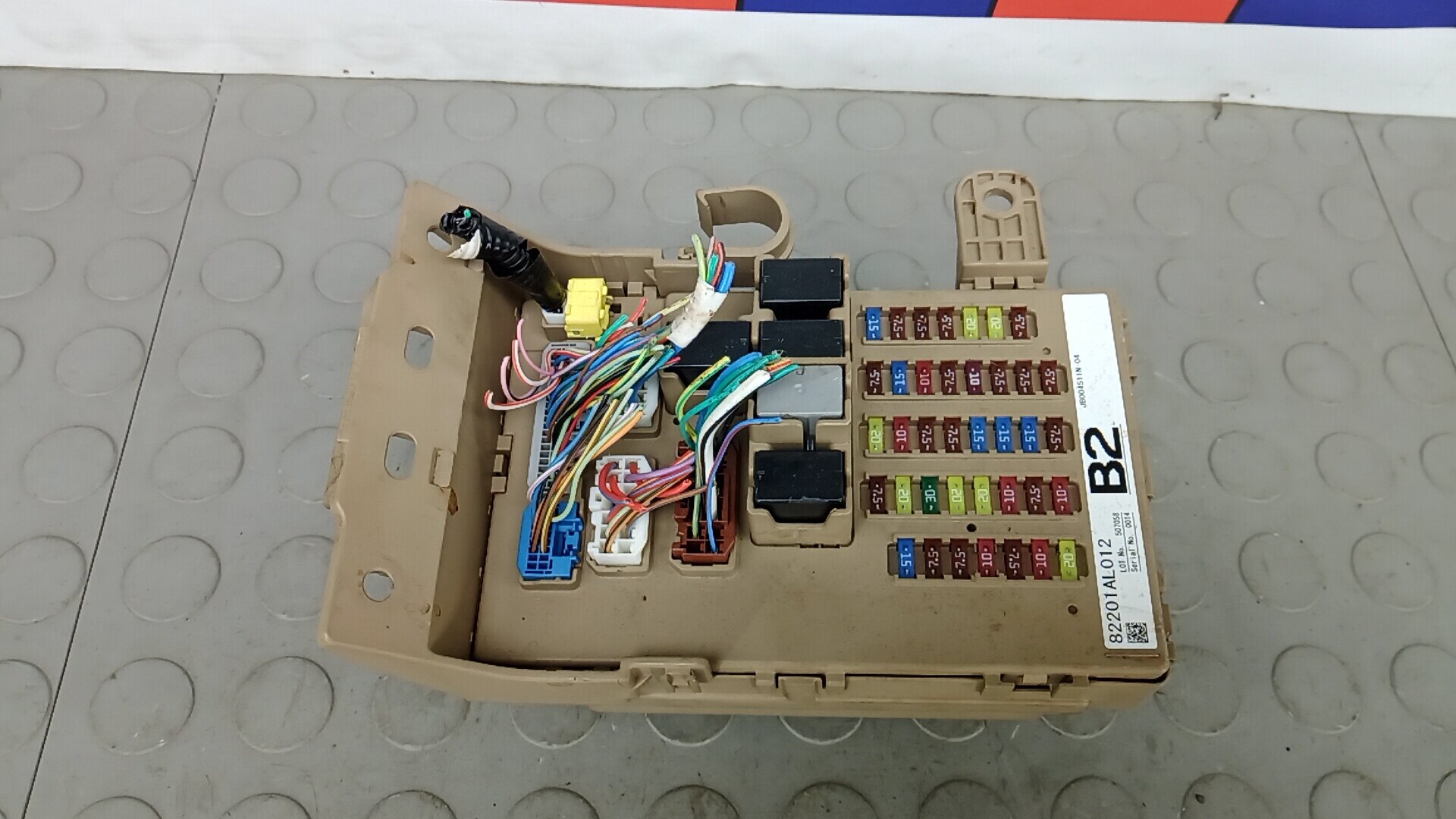 Блок предохранителей SUBARU OUTBACK 5