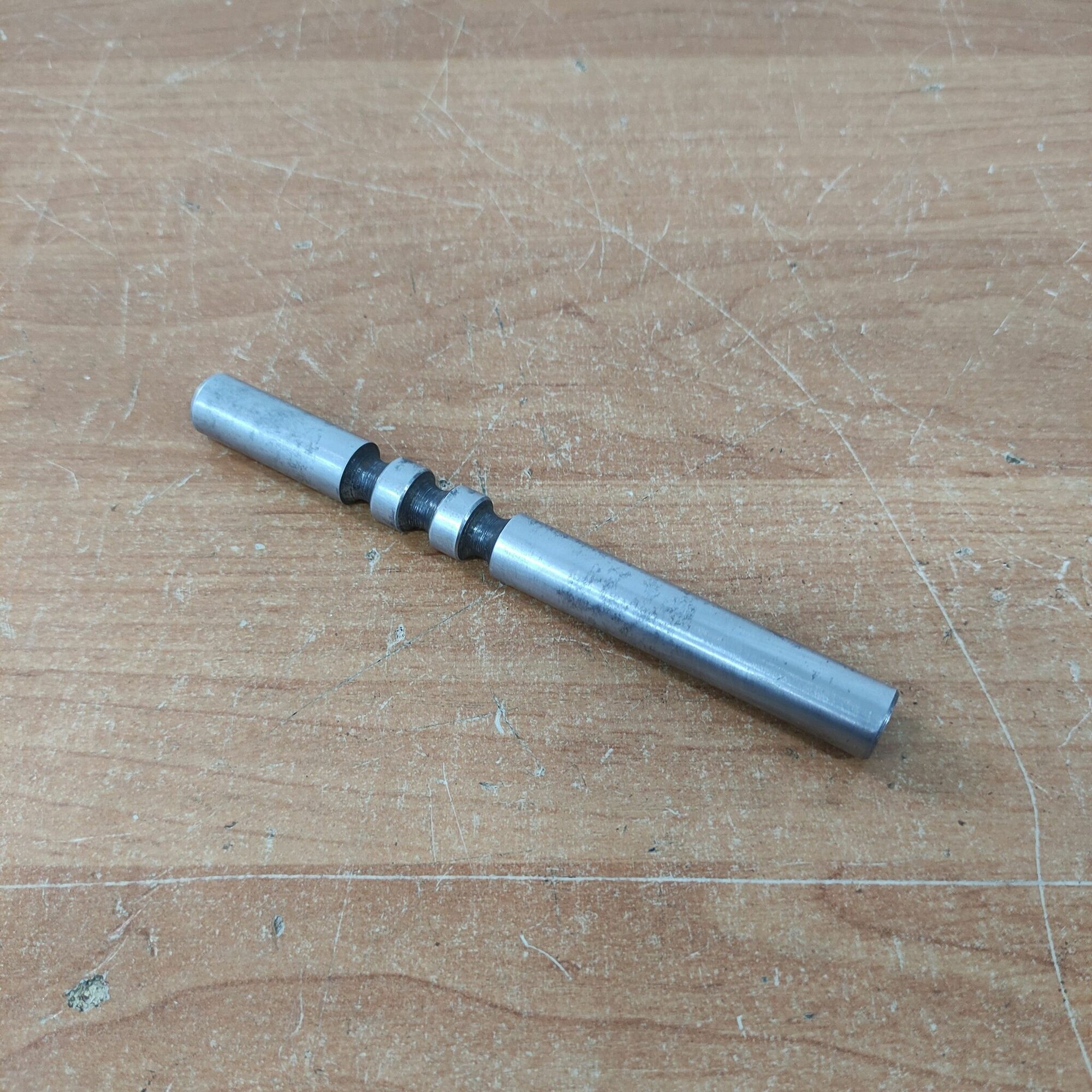 Ось вилки переключения передачи на тяжелый мотоблок