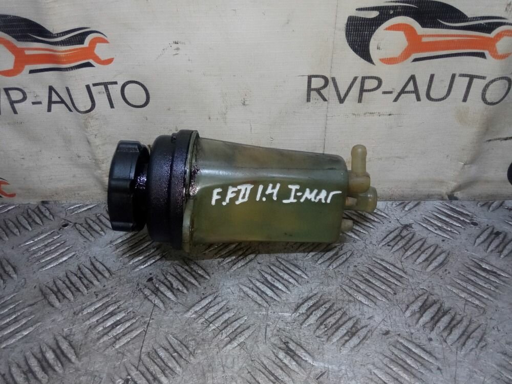 Бачок гидроусилителя Ford Focus 2 1.4 2004-2008 1420238