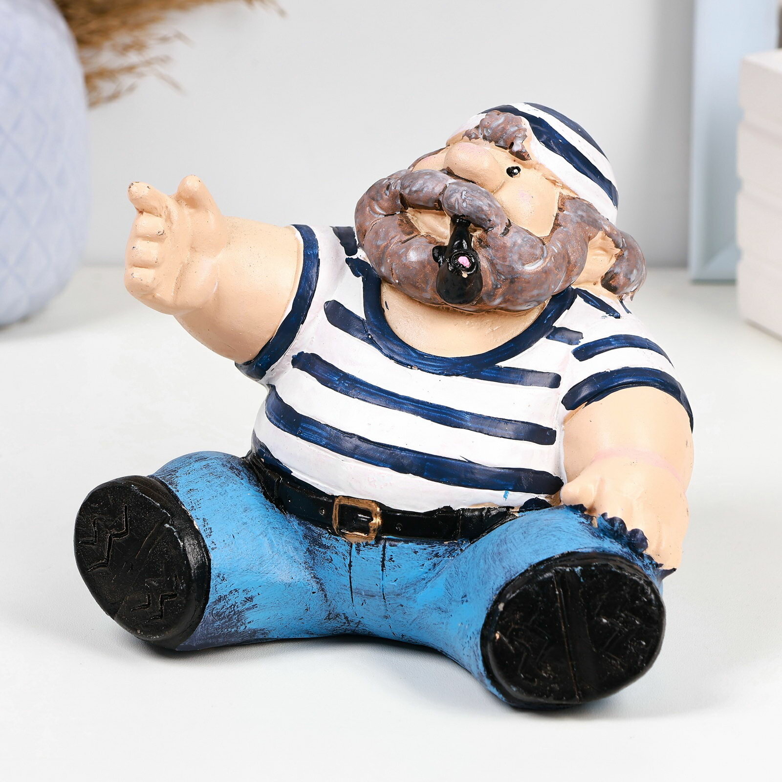 Фигурка "Моряк с трубкой", 15x12x13 см, цвет: разноцветный, форма фигуры: мужчина