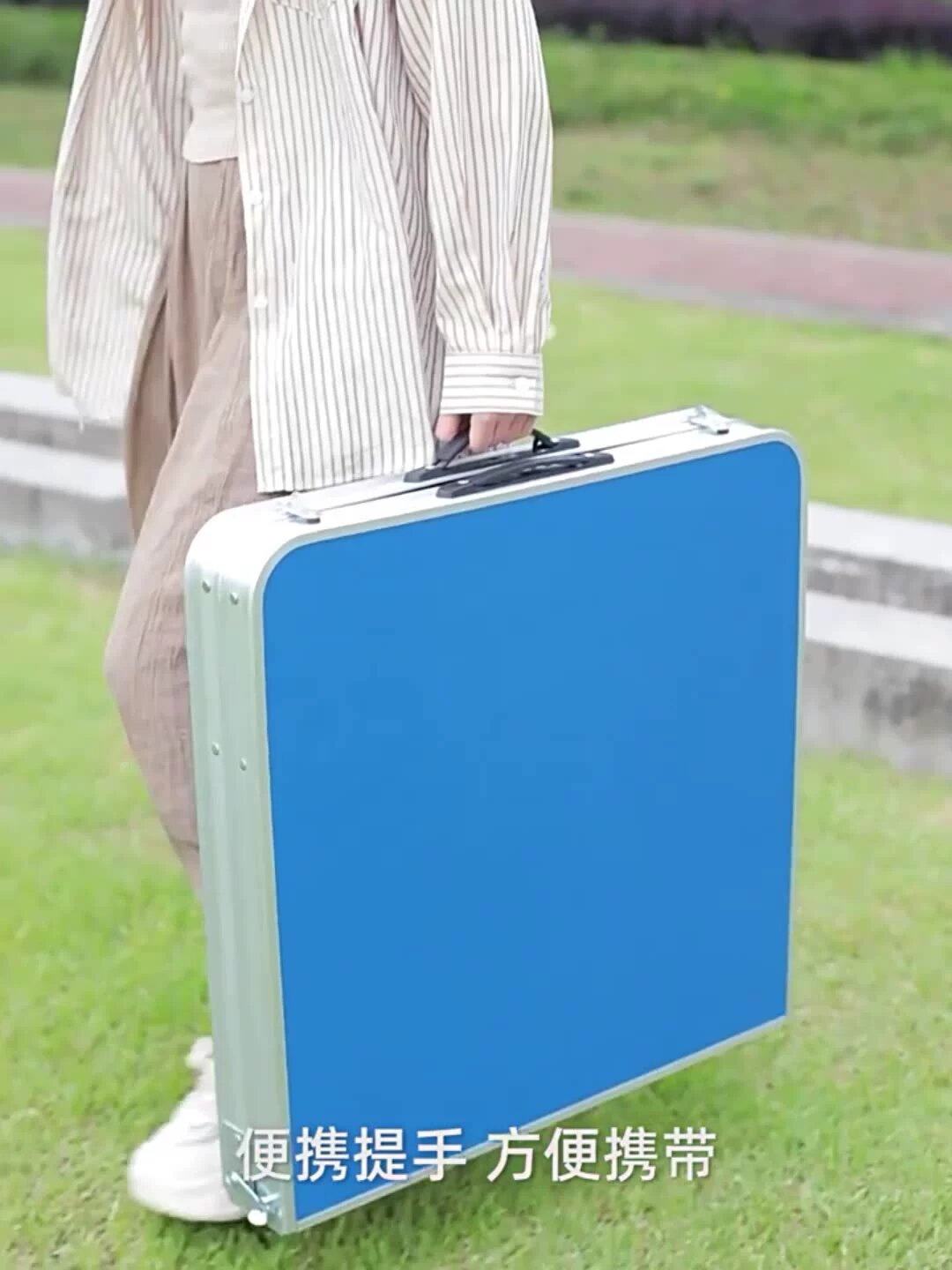 Складной стол компактный и прочный