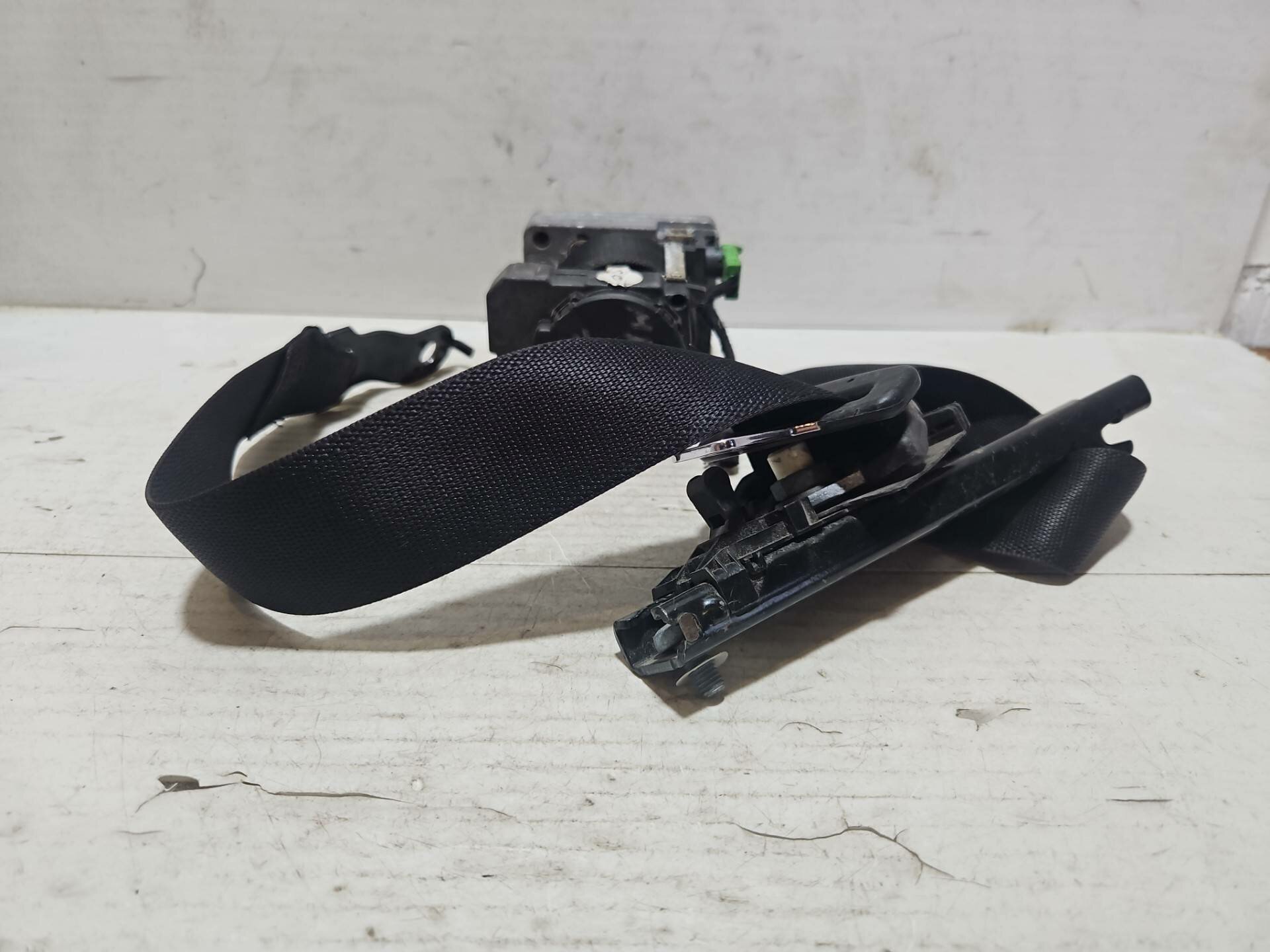 Ремень безопасности передний правый Mercedes-Benz C W203 2001 33015930E