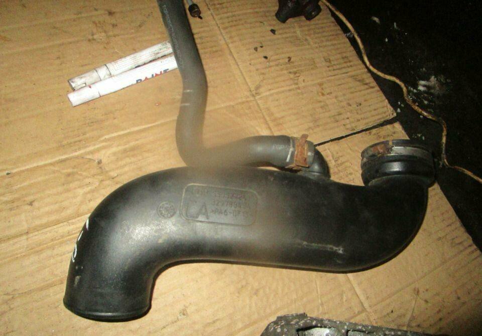 Патрубок интеркулера Opel Vectra C рест. 2007 55352724