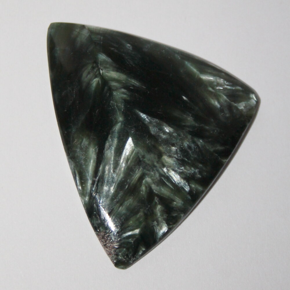 Клинохлор Серафинит кабошон, 41х31х3 мм, Сибирь, "True Stones"