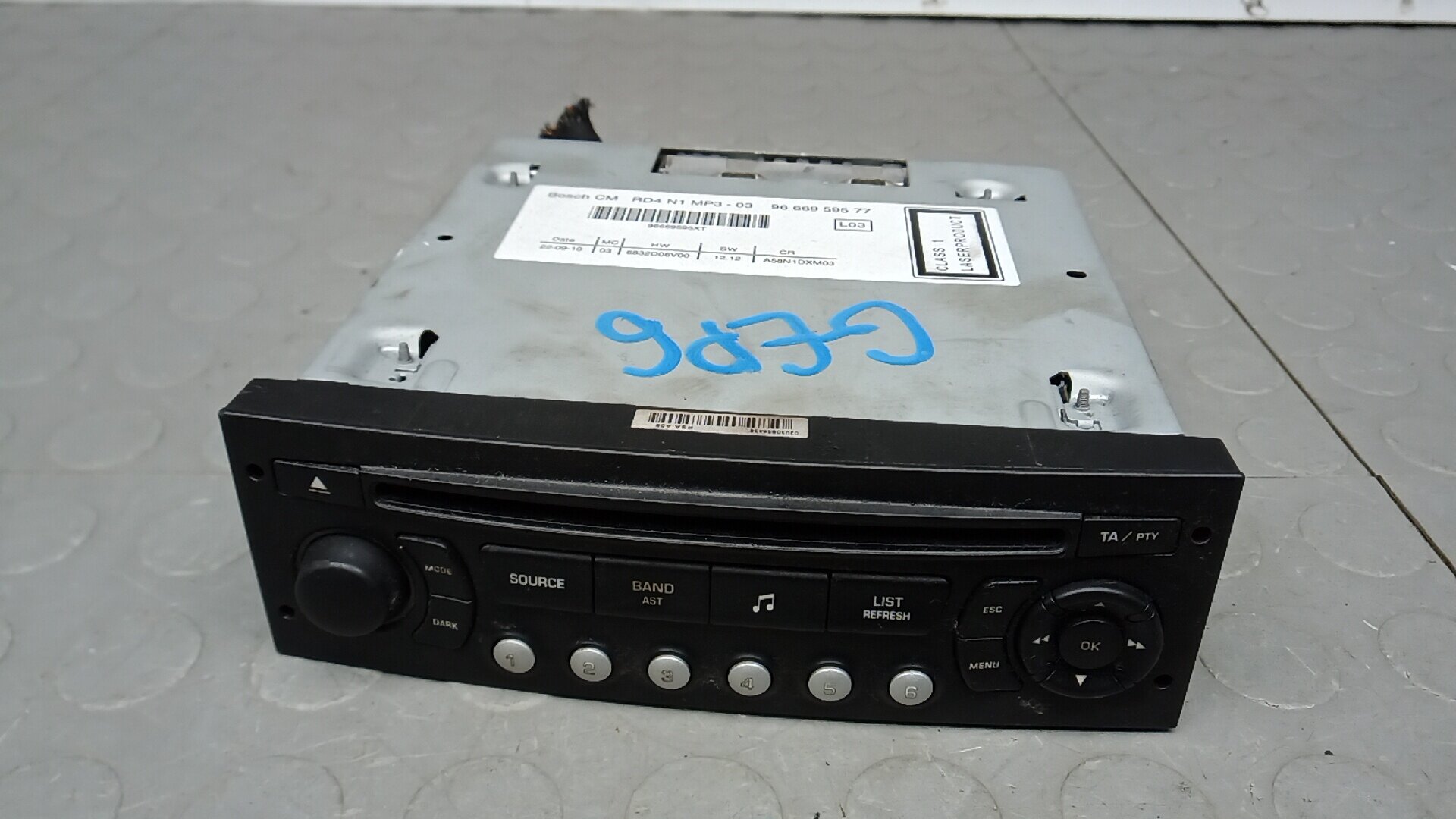 Магнитола PEUGEOT 3008 1