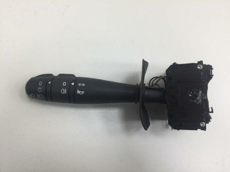 Переключатель поворотов подрулевой Renault Duster 2012 кат.номер: 6001551360