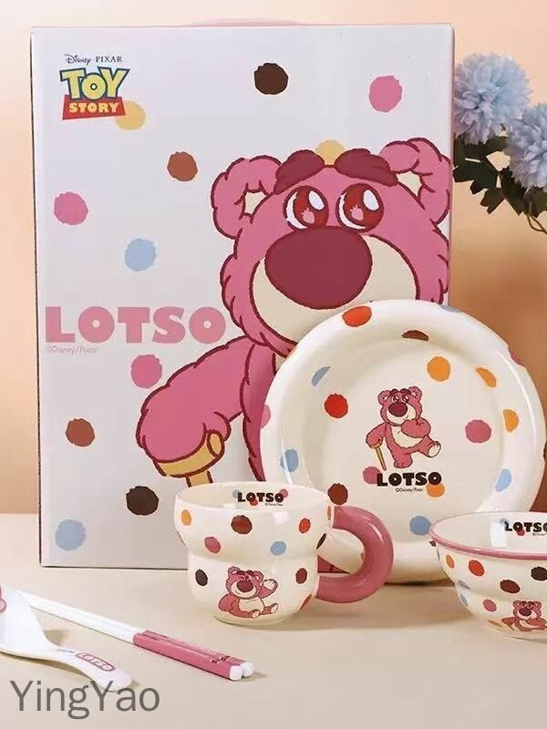 Набор посуды Disney Mickey and Friends из 4 предметов. Вместимость: 1 человек, обеденная тарелка цвета скарлетт .