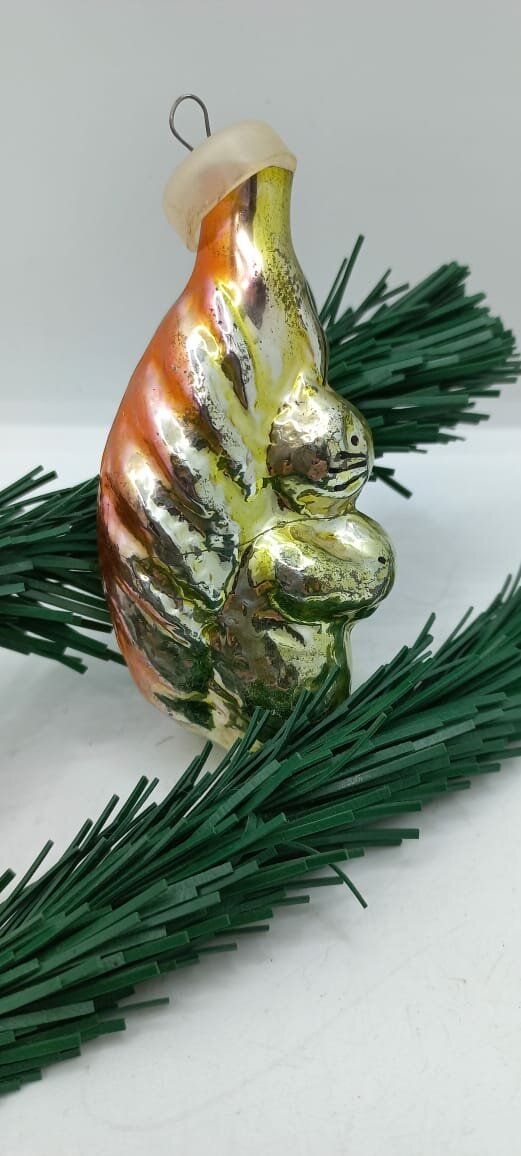 Елочная игрушка подвесная Белочка с орешком винтажная советская, стекло, СССР