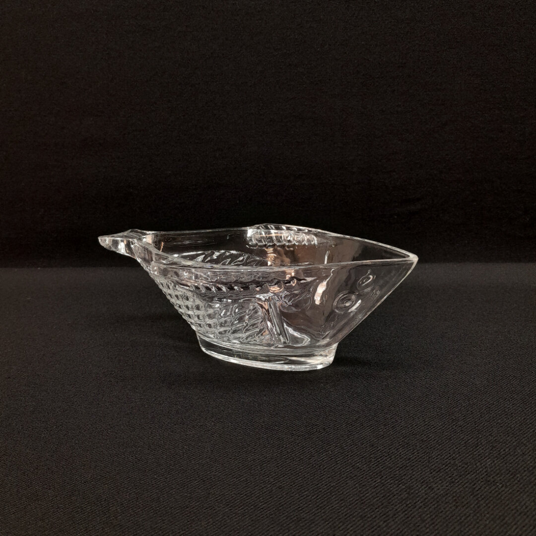 Ваза для закусок в виде рыбы 20х15х8 см, стекло, рельеф, 400 мл. Винтаж.