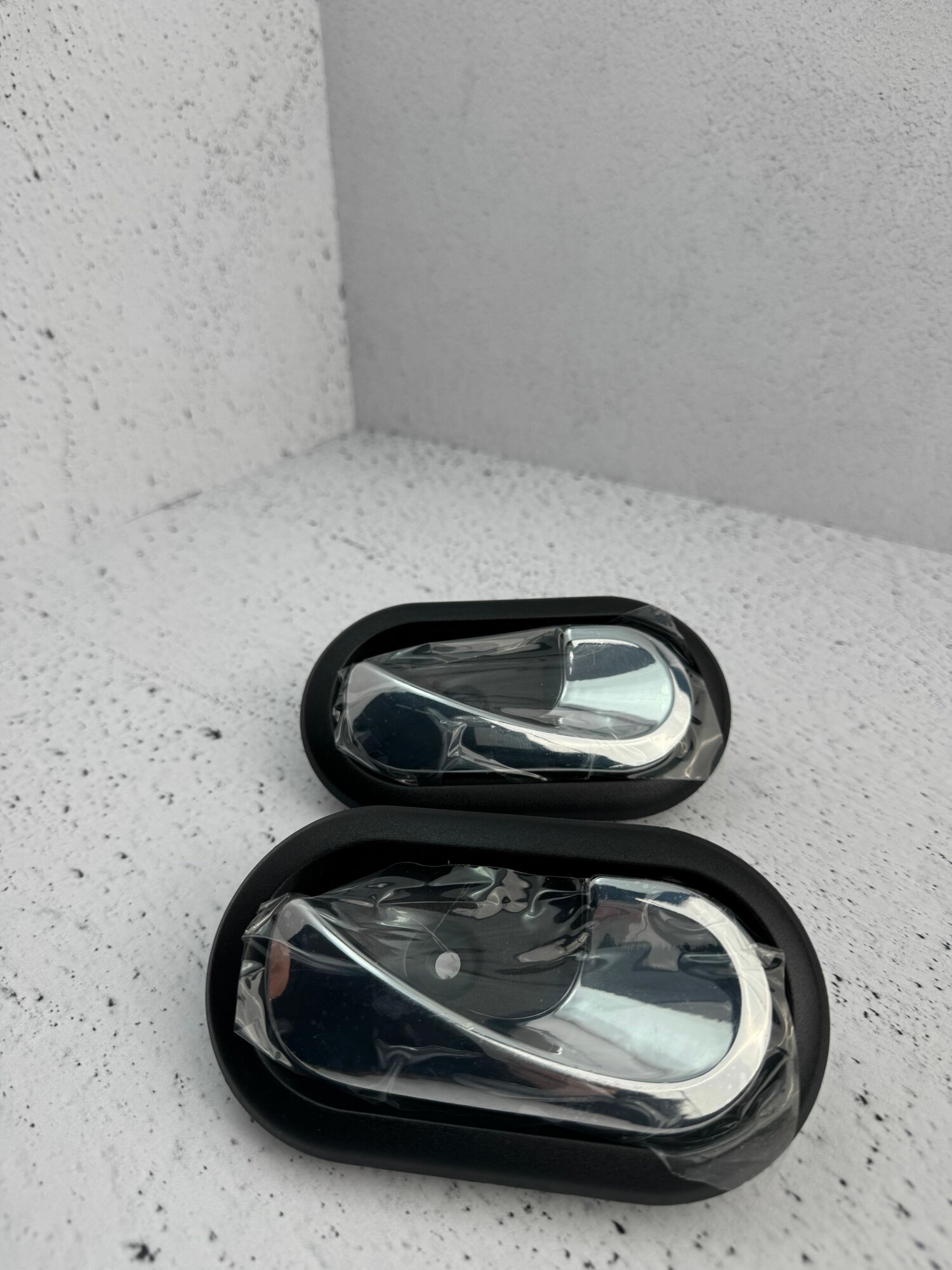 8200733847 Хром 2 штуки. Ручка внутренняя правая передняя и задняя. Для Renault Logan, Duster, Largus, Sandero.