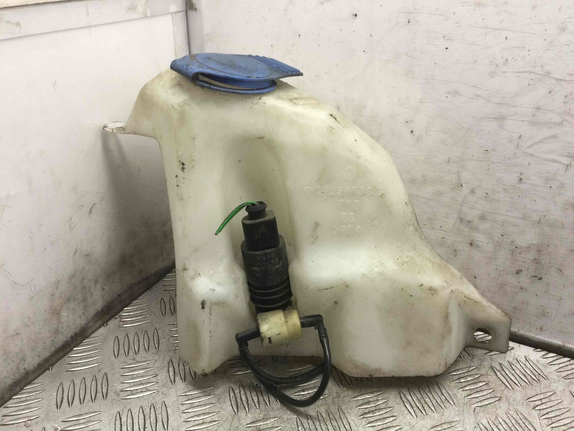 Б/У Бачок омывателя SEAT Arosa 6H [рестайлинг] (2000-2004) 2001 г.