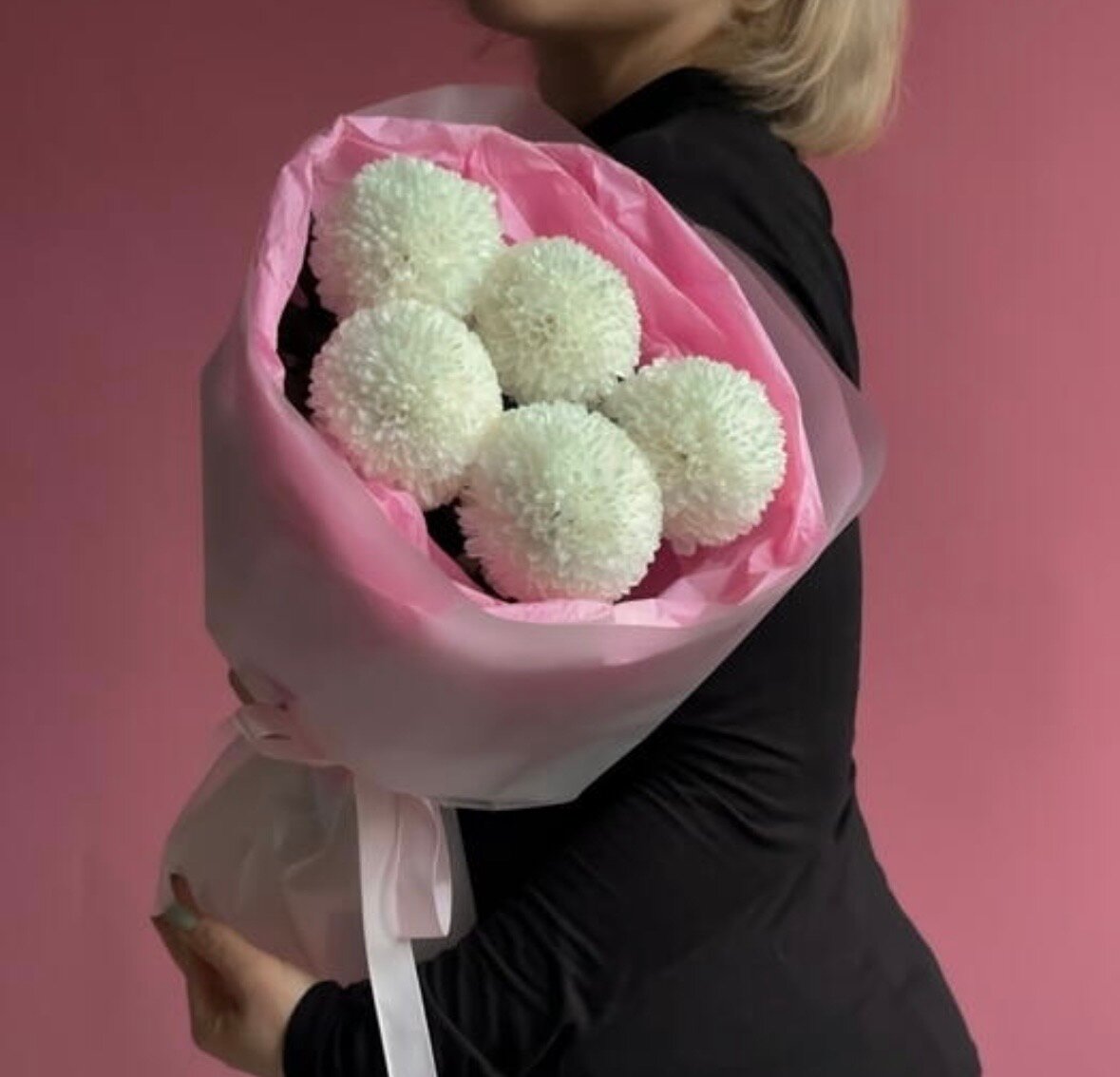 Миниатюрный букет белые сортовые хризантемы Супербоул (5 штук)