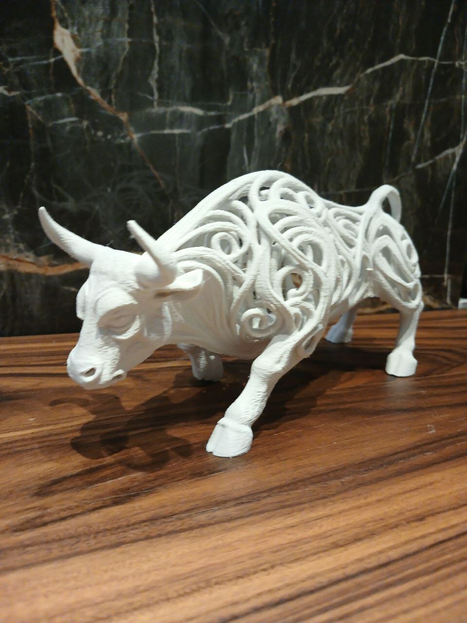 Статуэтка белый бык