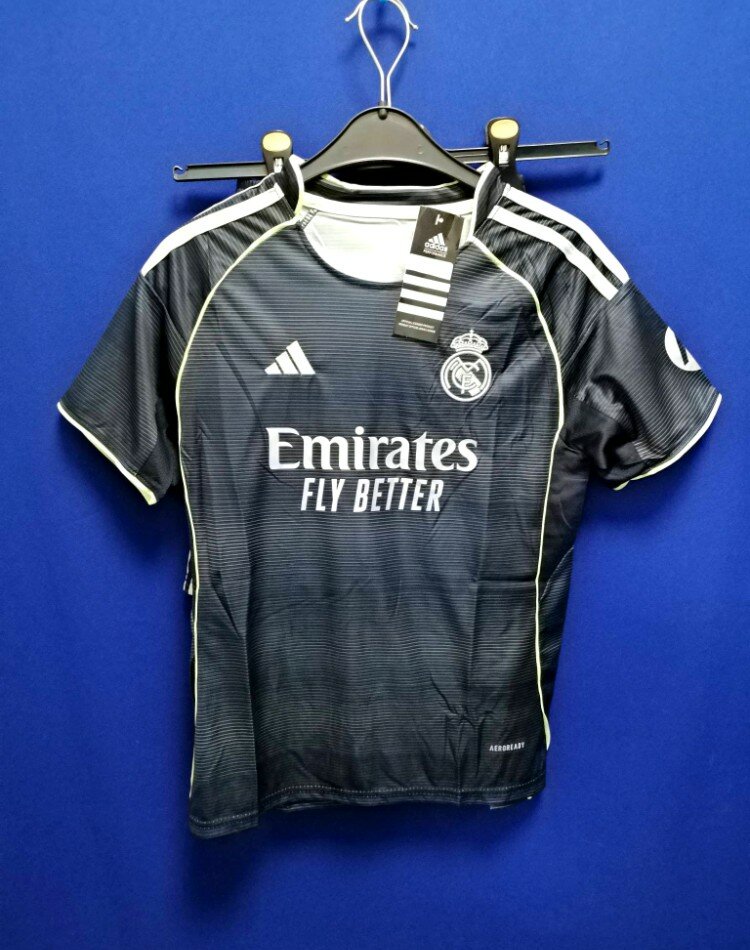 Реал мадрид детская размер 24 ( на 9-10 лет ) форма комплект ( майка + шорты) фк футбольного клуба Черная