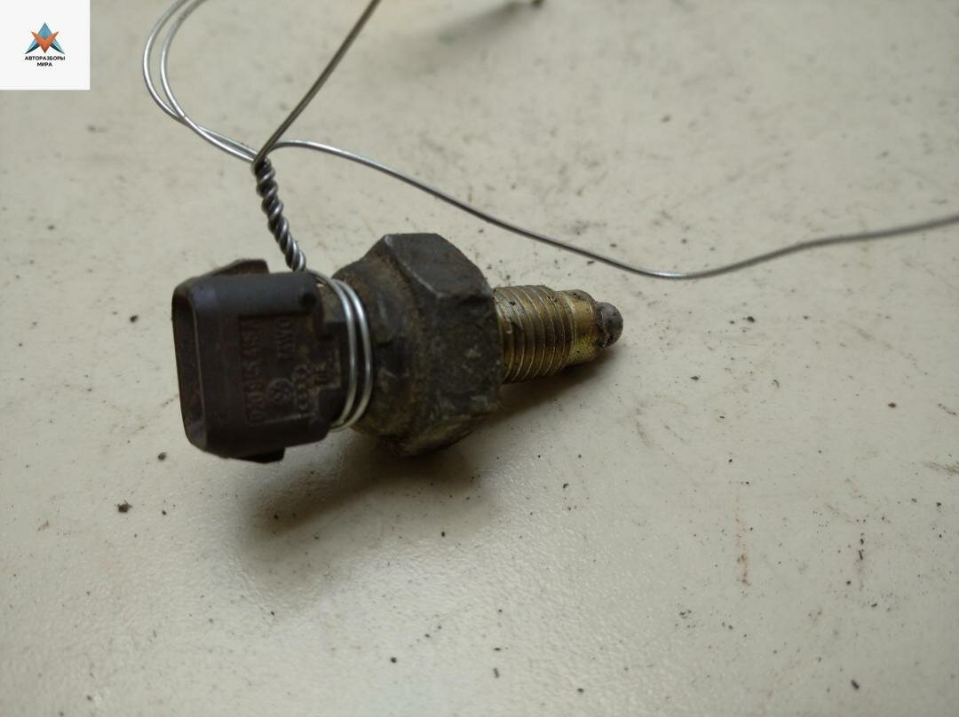 Датчик включения заднего хода (лягушка) Volkswagen Transporter T4 1995