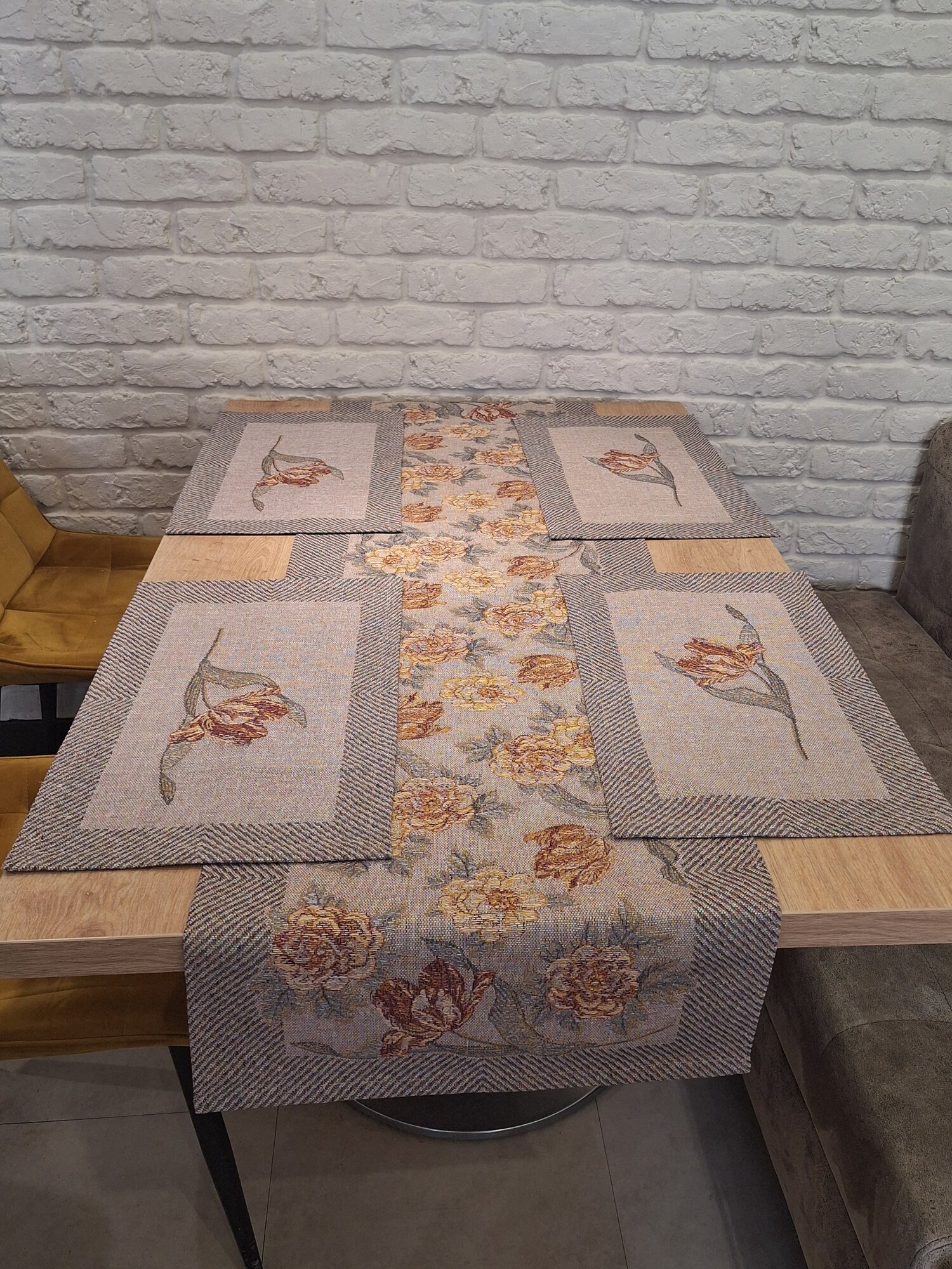 Льняная декоративная дорожка с салфетками Весна, дорожка 45х150 см, 4 салфетки 30х48 см.