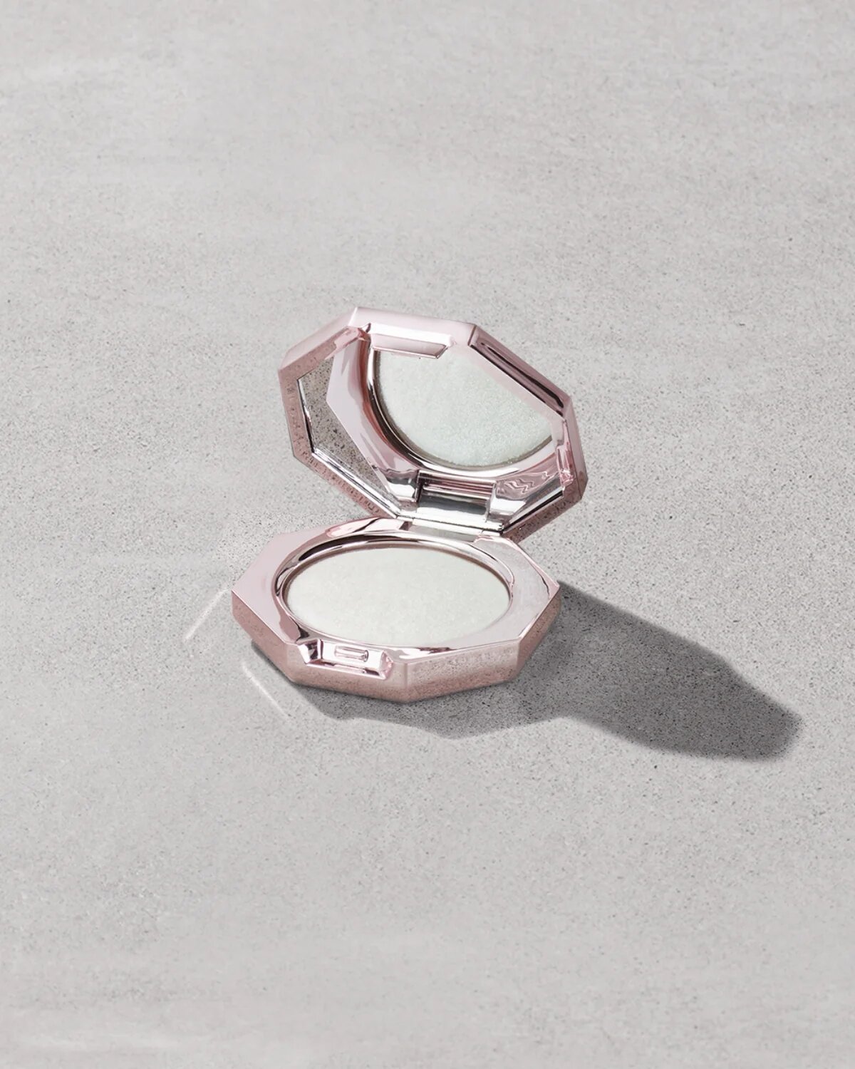 FENTY Beauty мерцающий хайлайтер Diamond Bomb mini, 2,8 г, How Many Carats!