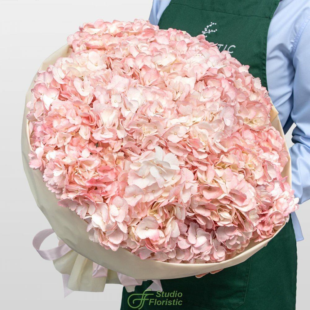 Монобукет STUDIO FLORISTIC, гортензия, 15 цветов, высота 60см, оберточная бумага