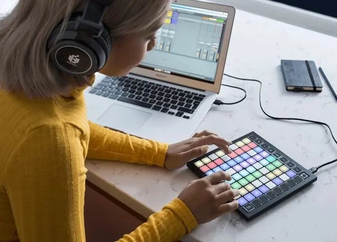 Контроллер Novation Launchpad Mini MK3 — фото 1