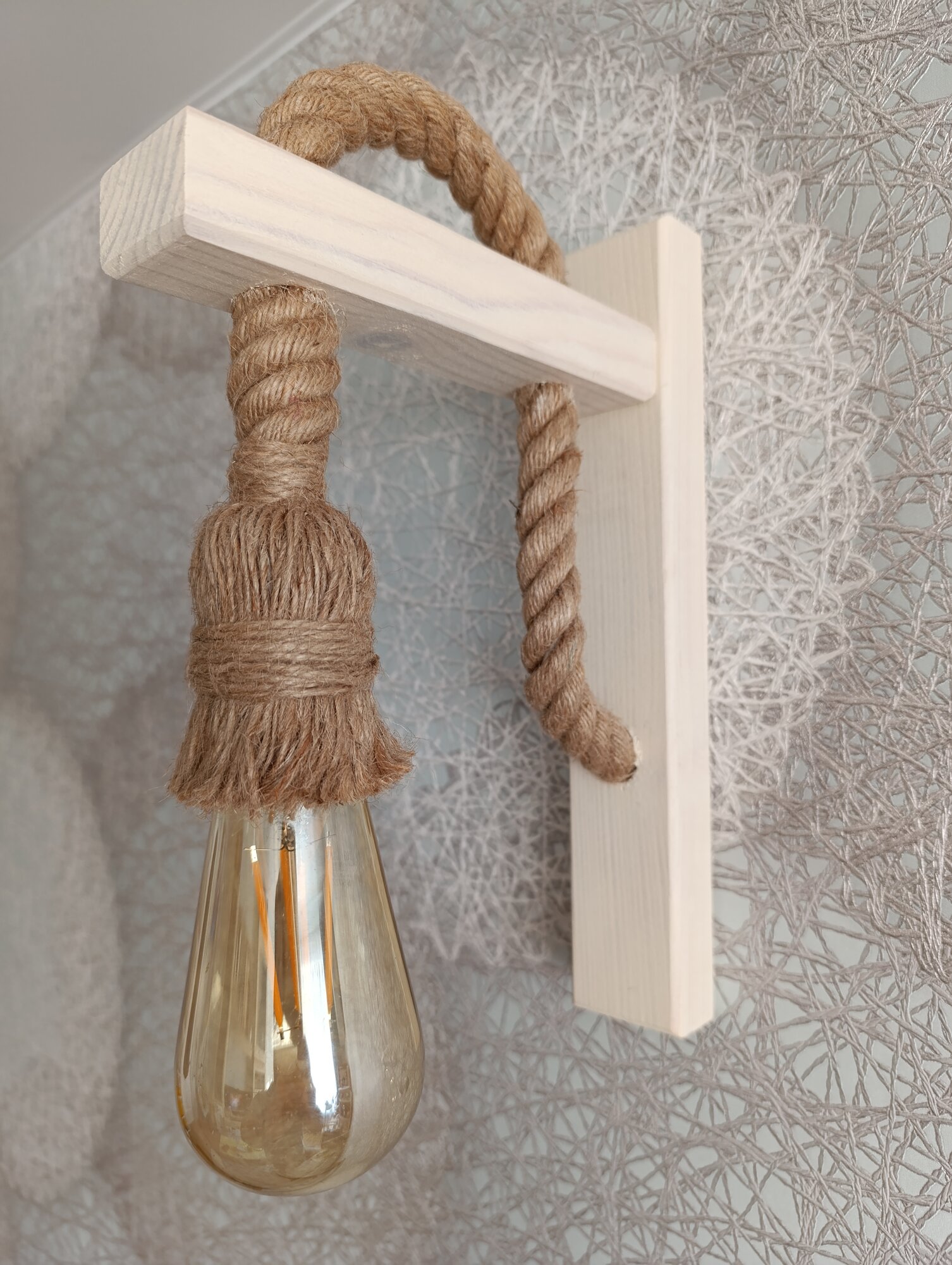 Настенный деревянный светильник в стиле Лофт (Белая Берёза)