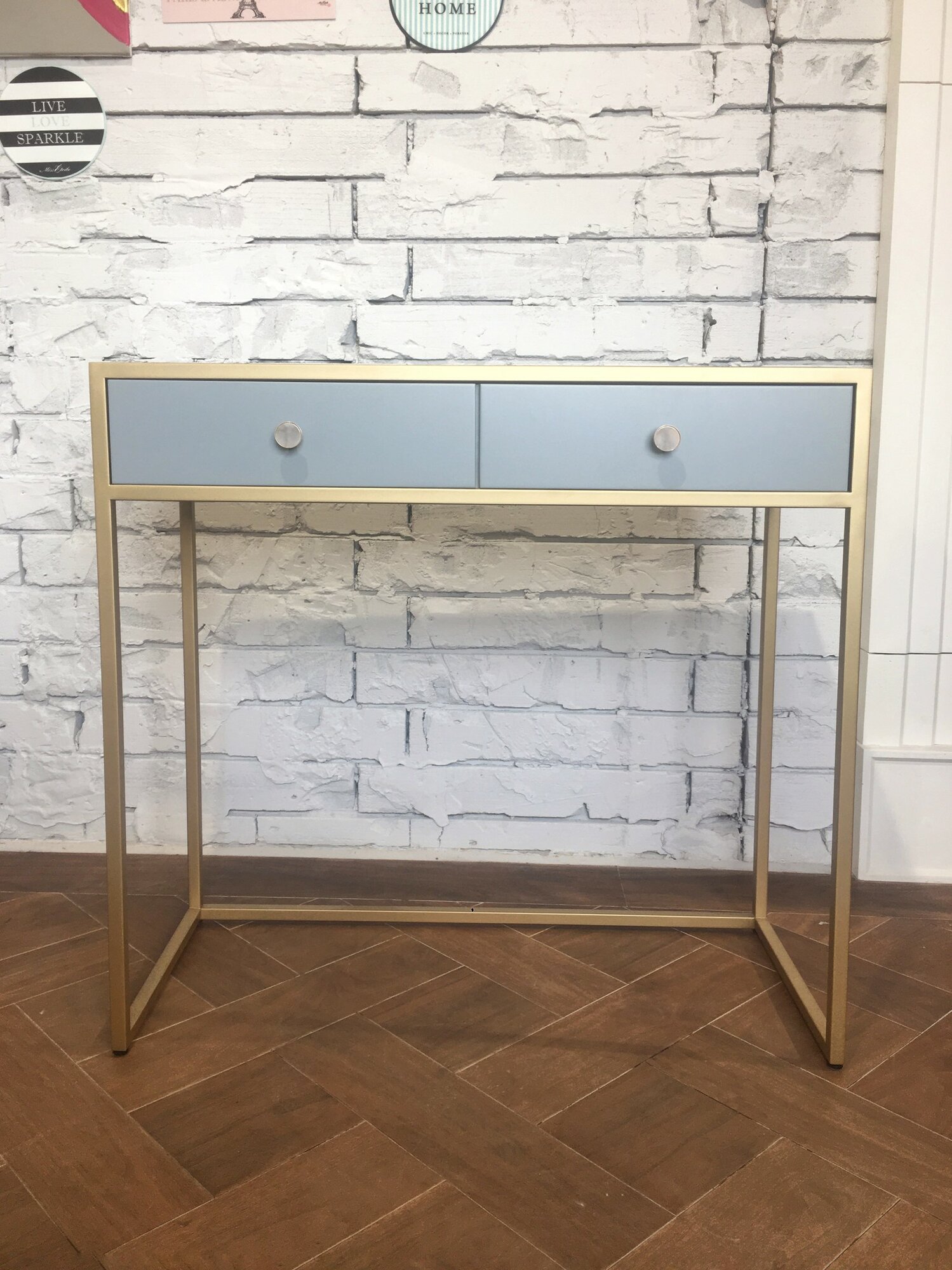 Консоль Кэтрин с выдвижными ящиками серого цвета RAL 7001 на золотом металлическом каркасе