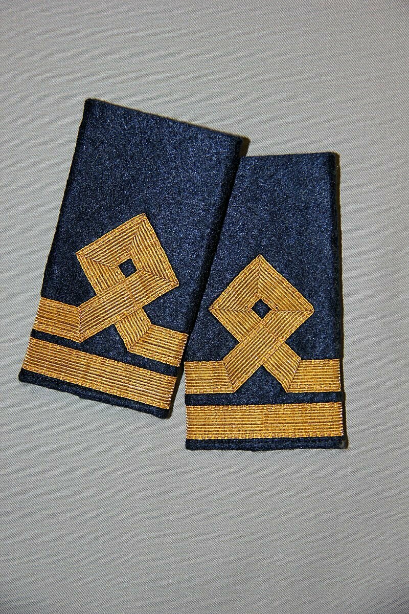 Погоны 2-го помощника, торговый флот, фетровые, золотой галун, 5,3х9,5см