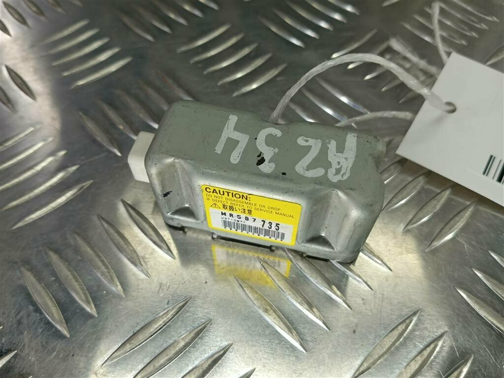 Датчик удара (AIR BAG) Б/У для MITSUBISHI OUTLANDER I (2002—2009) MR587735
