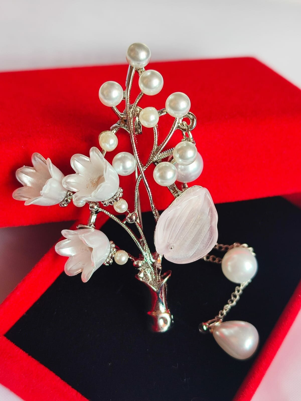 Брошь, жемчуг культивированный, эмаль