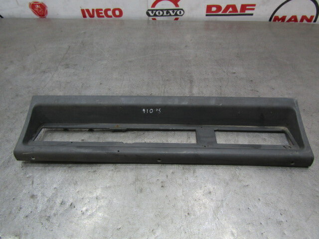 Панель облицовочная верней консоли Scania P, G, R, есть повреждение