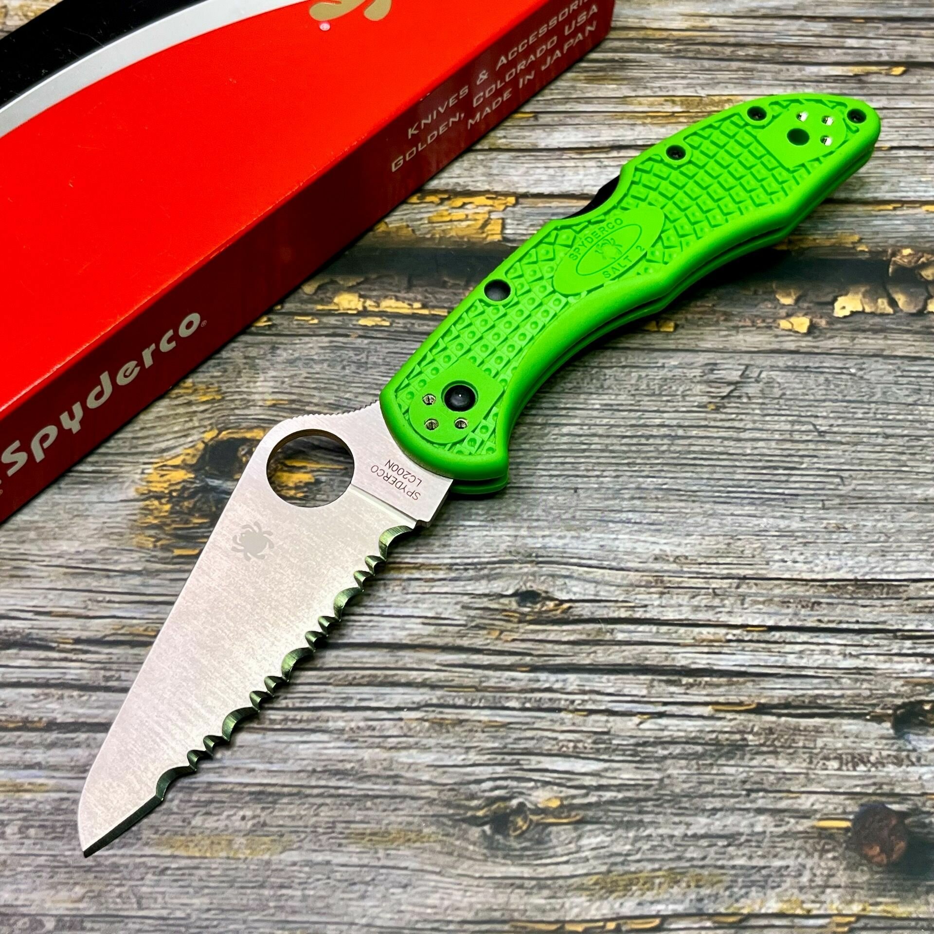 Нож складной Spyderco C88FSGR2 Salt 2, LC200N Serrated Blade