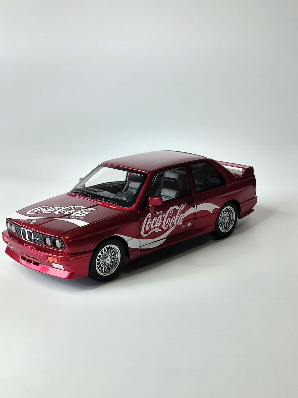 Коллекционная машинка игрушка металлическая BMW M3 масштаб 1:24 для мальчиков масштабная модель 1:24 бордовый