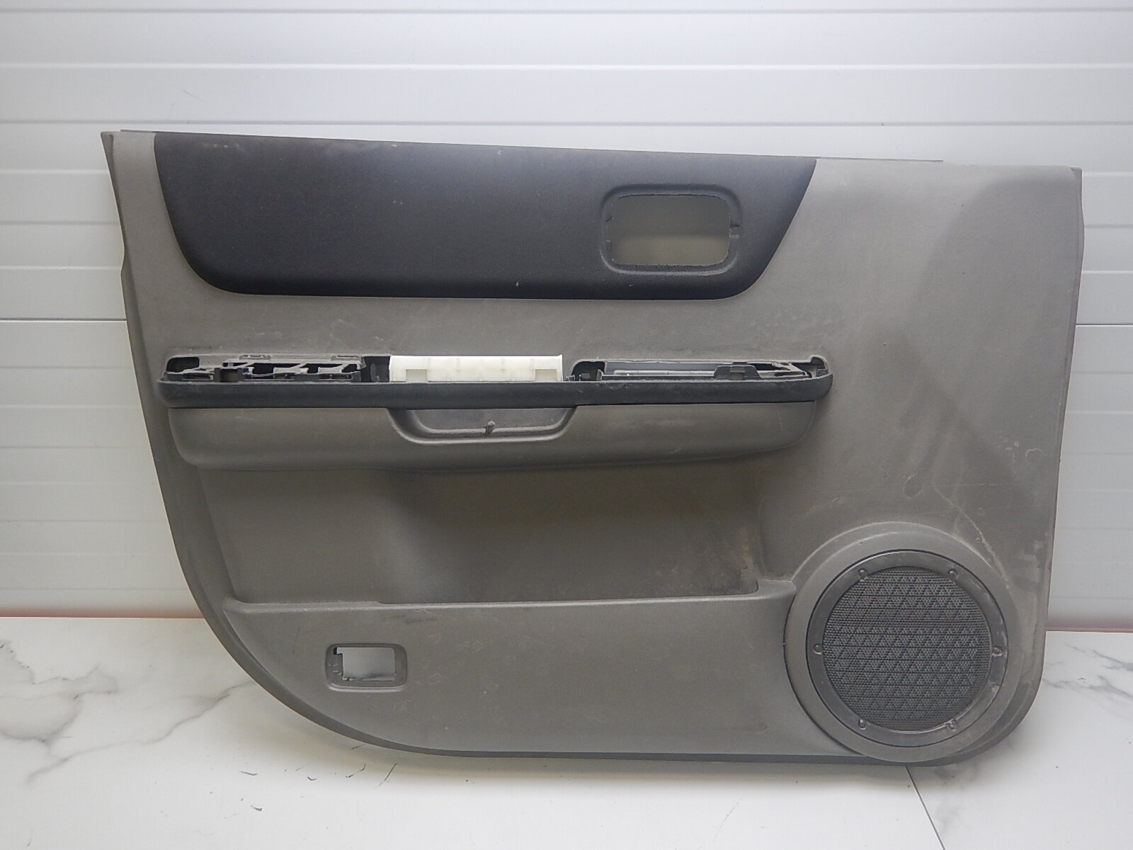 Б/У Обшивка двери передней левой, Nissan (Ниссан)-X-TRAIL (T30) (01-06) NISSAN X-TRAIL (T30) (01-06) Царапины , грязная ...