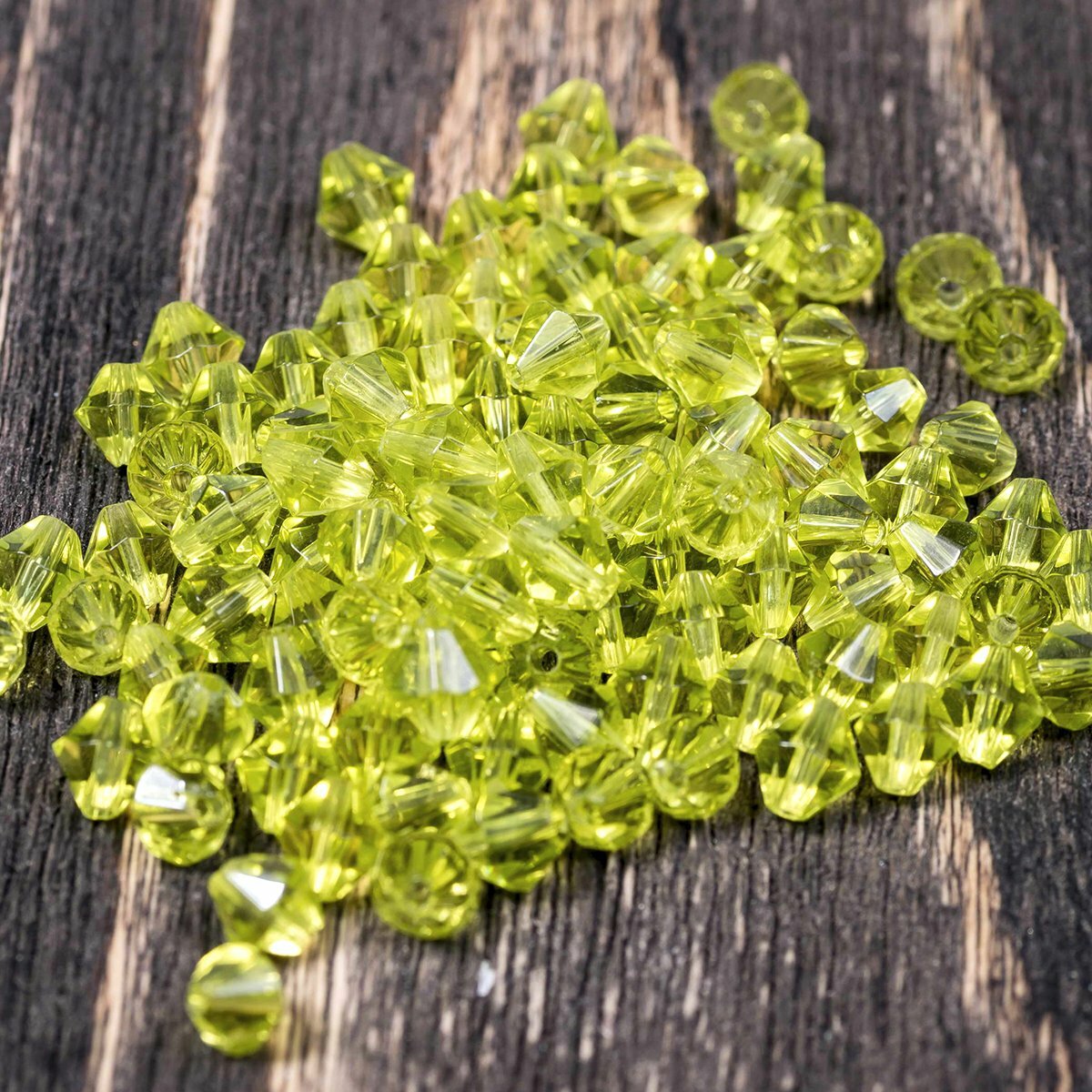 Бусины стеклянные биконус 75 шт, граненые 6 мм, цвет желто-зеленый