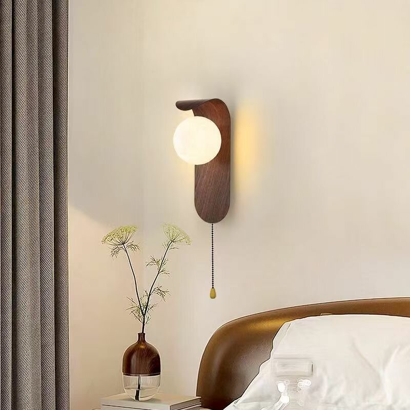 Настенный светильник орехового цвета с трехцветной регулировкой яркости, с кабельным выключателем