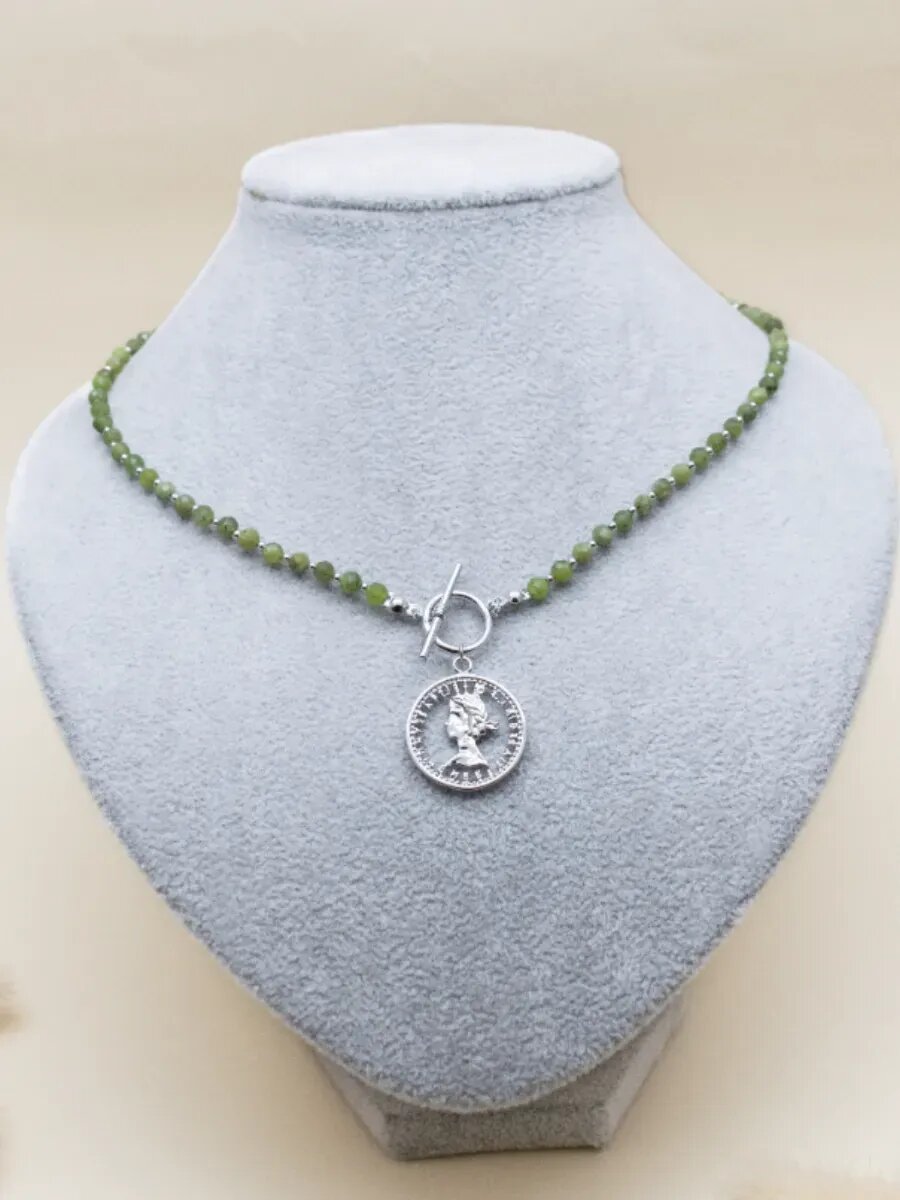 Колье, нефрит