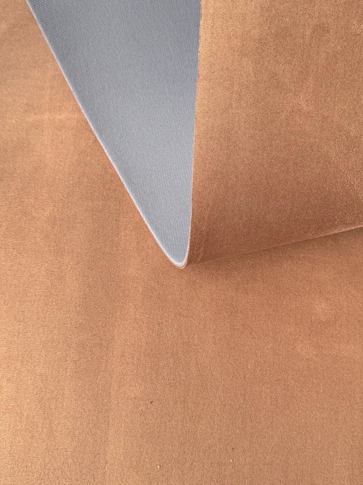 Потолочная Алькантара на поролоне с сеткой 4мм 1,6х1м цвет Корица