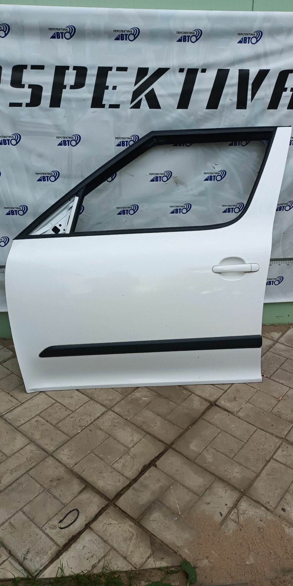 Дверь передняя левая Шкода Йети 5L0831055