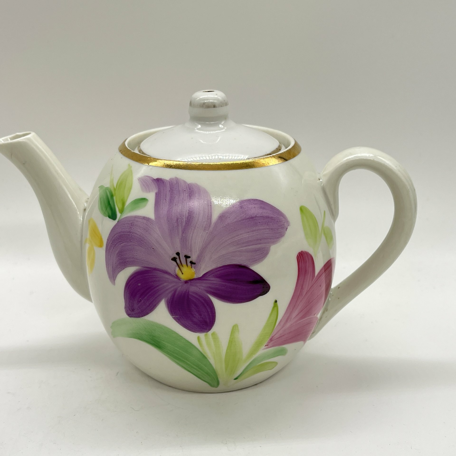 Чайник заварочный с расписным цветочным декором, фарфор, роспись, золочение