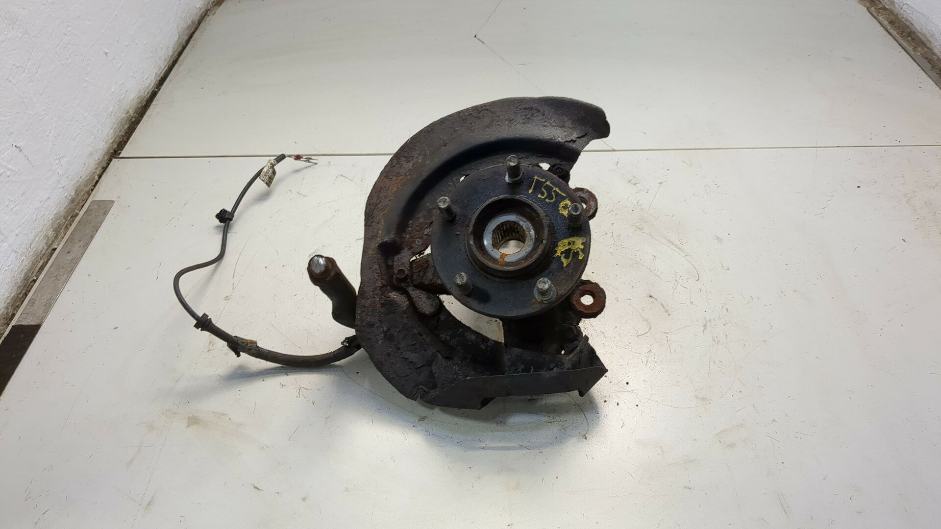 Ступица (кулак, цапфа) правая передняя Mazda 3 (BK) Б/У