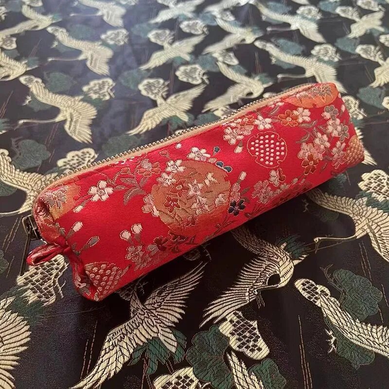 Винтажный пенал с вышивкой