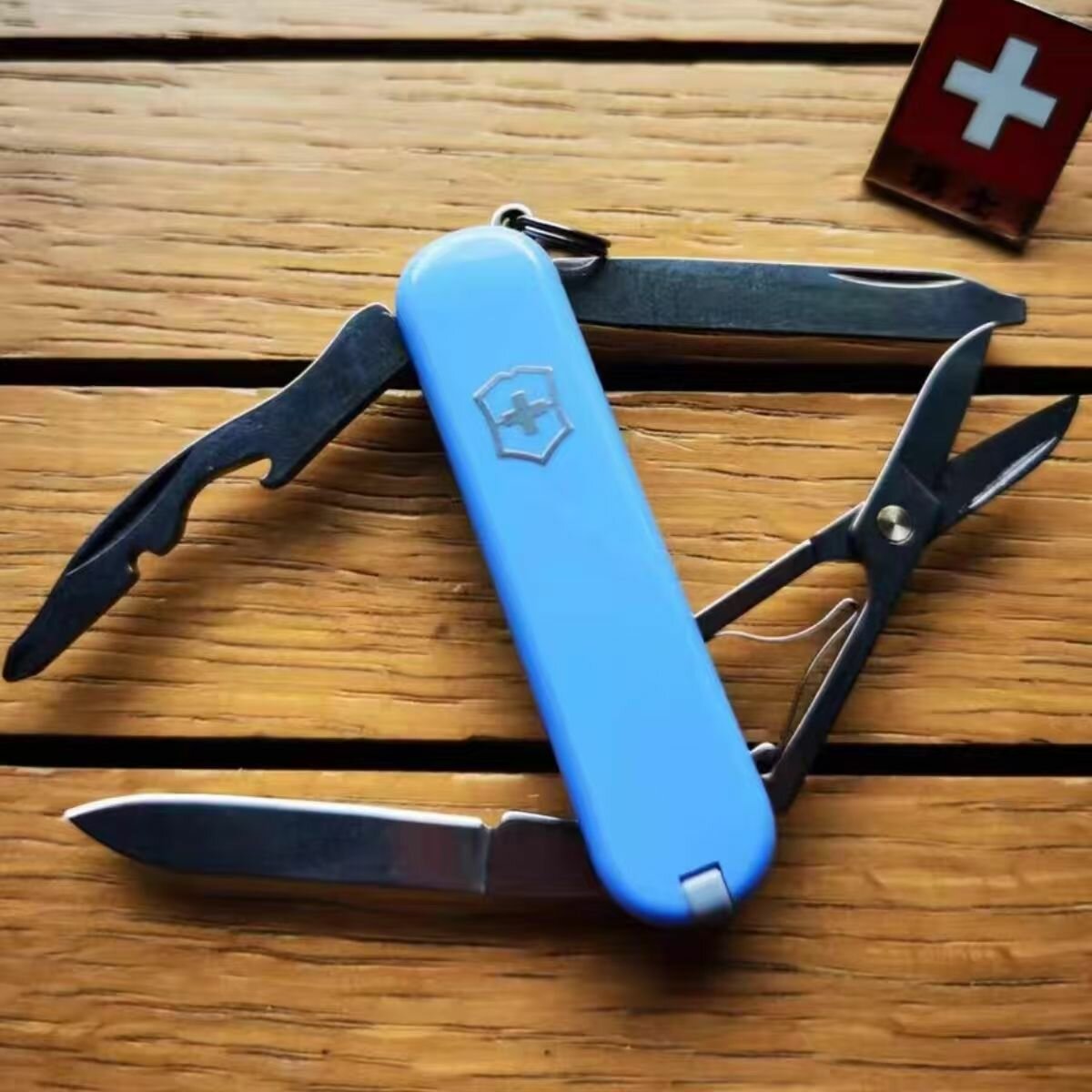 VICTORINOX Швейцарский нож RAMBLER 0.6363 с ножницами и магнитной крестовой отверткой 58mm 10 функций Красный
