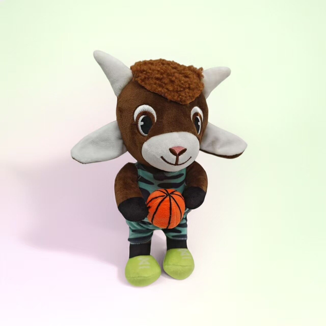 Плюшевая игрушка GOAT Plush Mascot, Коза с мячом 28см 95г, вакуумная упаковка, мягкая кукла персонаж игры