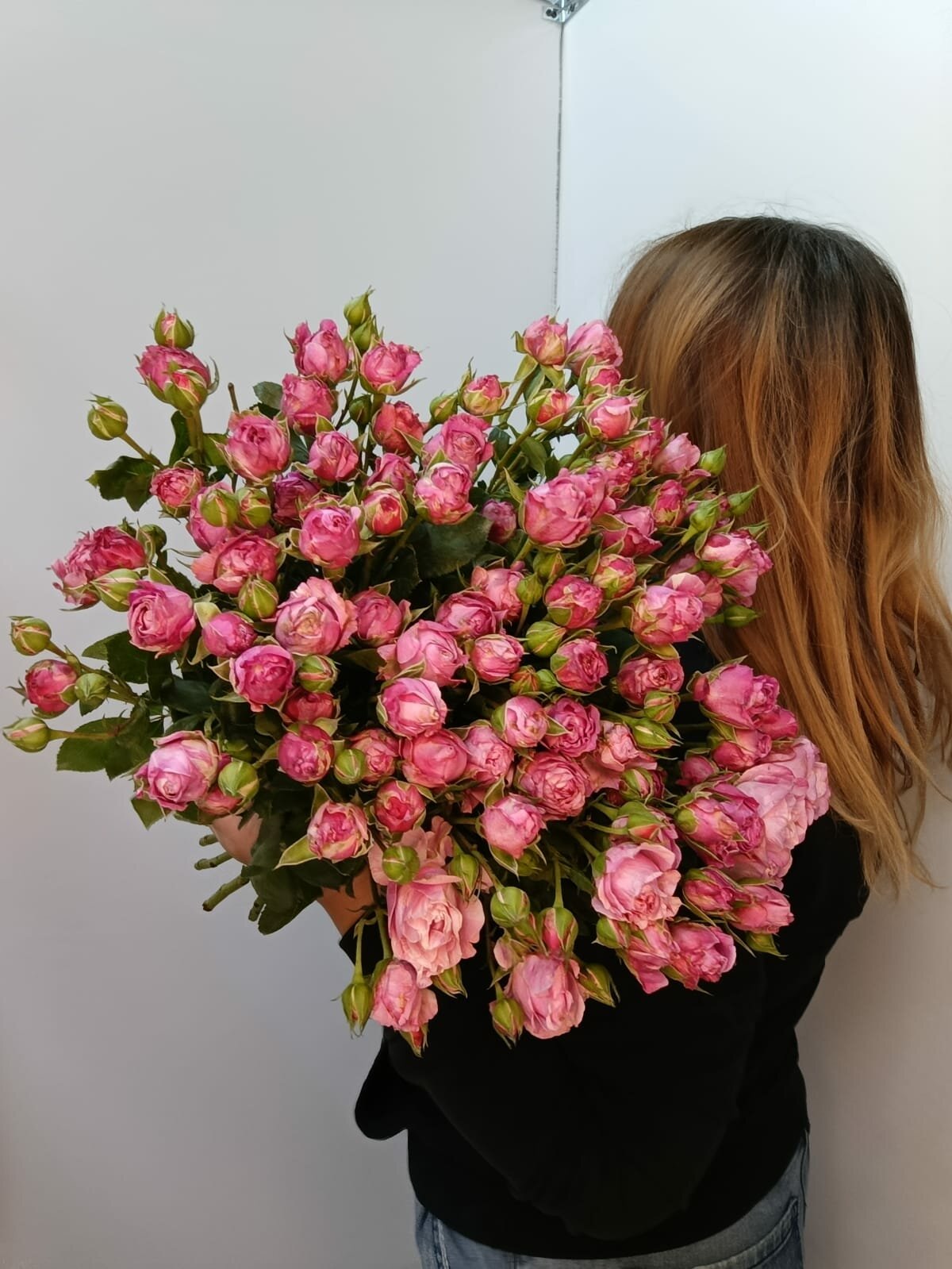 Розы пионовидные кустовые из 15 веточек под ленту для любого торжества